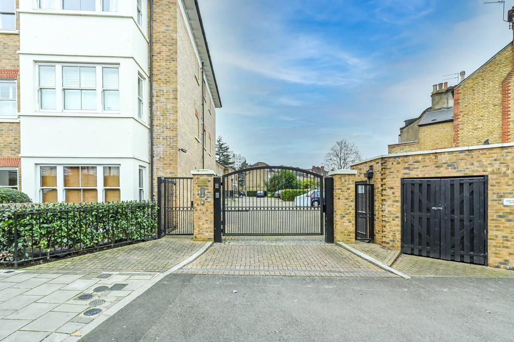 Crescent Lane, Clapham, London, SW4 Parking - £250 pcm (£58 pw)