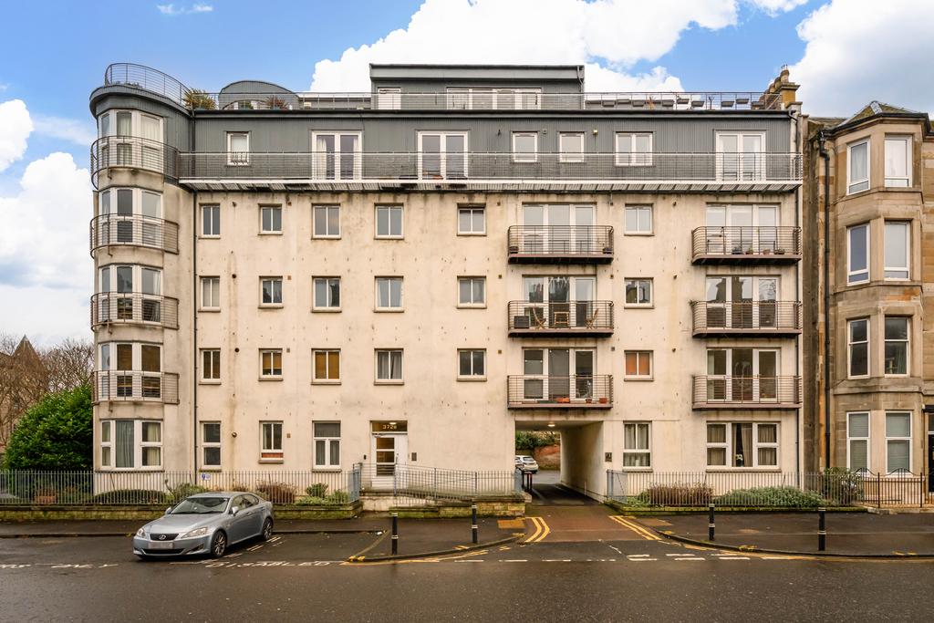 372B/2 Easter Road, Edinburgh, EH6 8JP 2 bed flat - £210,000