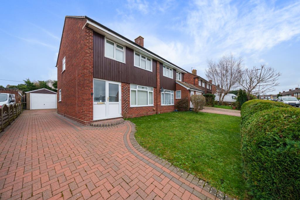 Thatcham, Berkshire, RG19 3 bed semi-detached house - £360,000