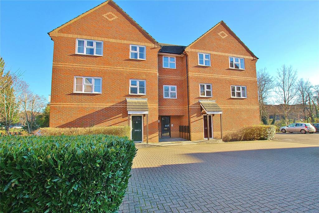 Walnut Tree Close, Guildford, Surrey... 2 bed apartment - £1,595 pcm (£ ...