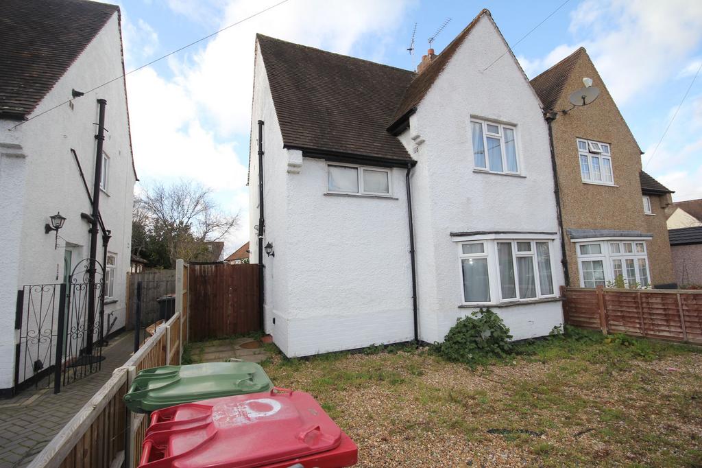 St. Andrews Way, Slough, SL1 3 bed semi-detached house - £2,200 pcm (£ ...