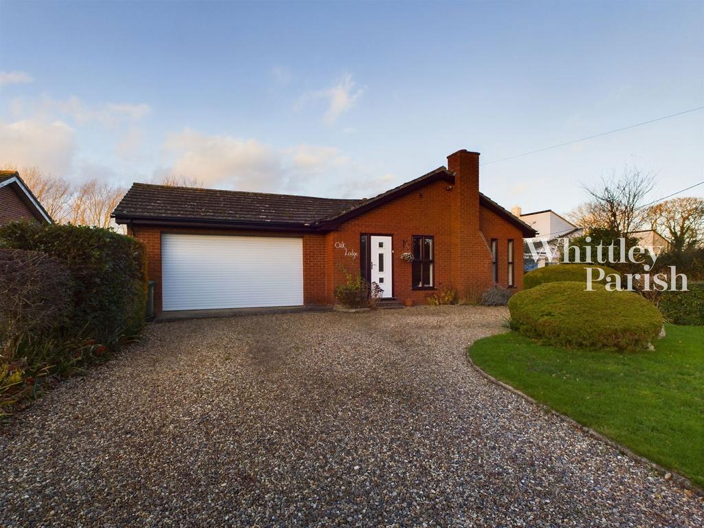 Snow Street, Roydon, Diss 3 bed detached bungalow - £425,000