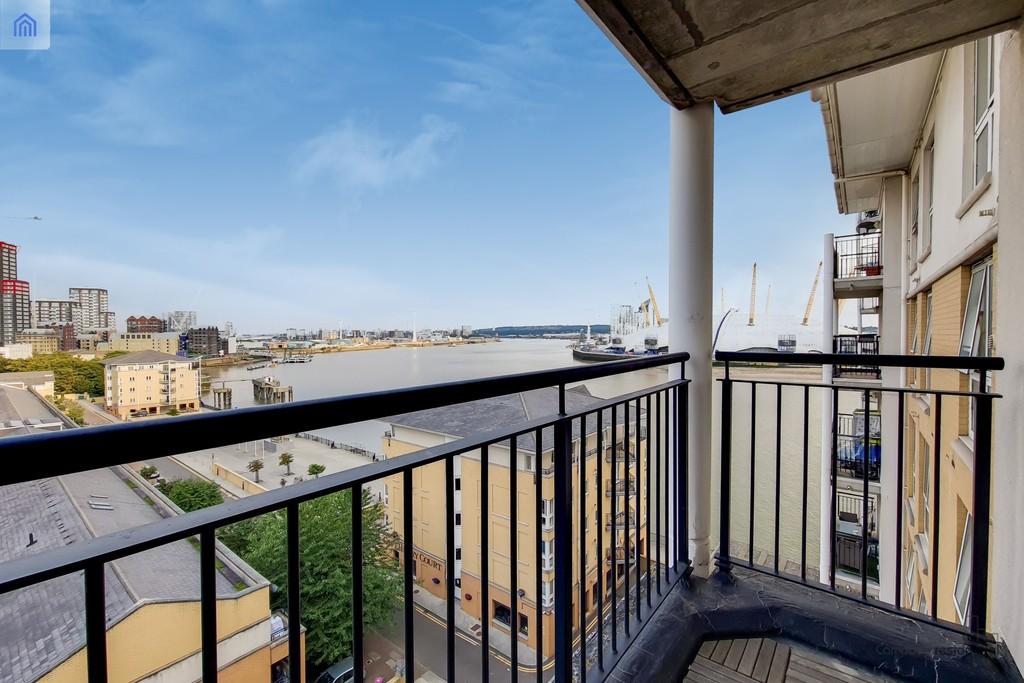MERIDAN WALK, LONDON E14 2 bed apartment - £470,000