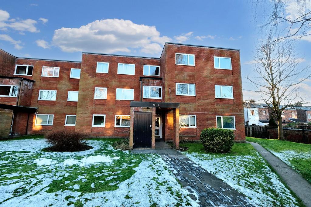Greenside Court, Eccles, M30 2 bed flat for sale - £160,000