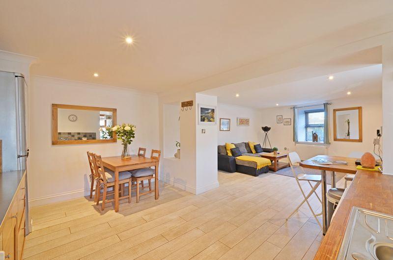24 Fore Street, Hayle TR27 2 bed apartment for sale - £240,000