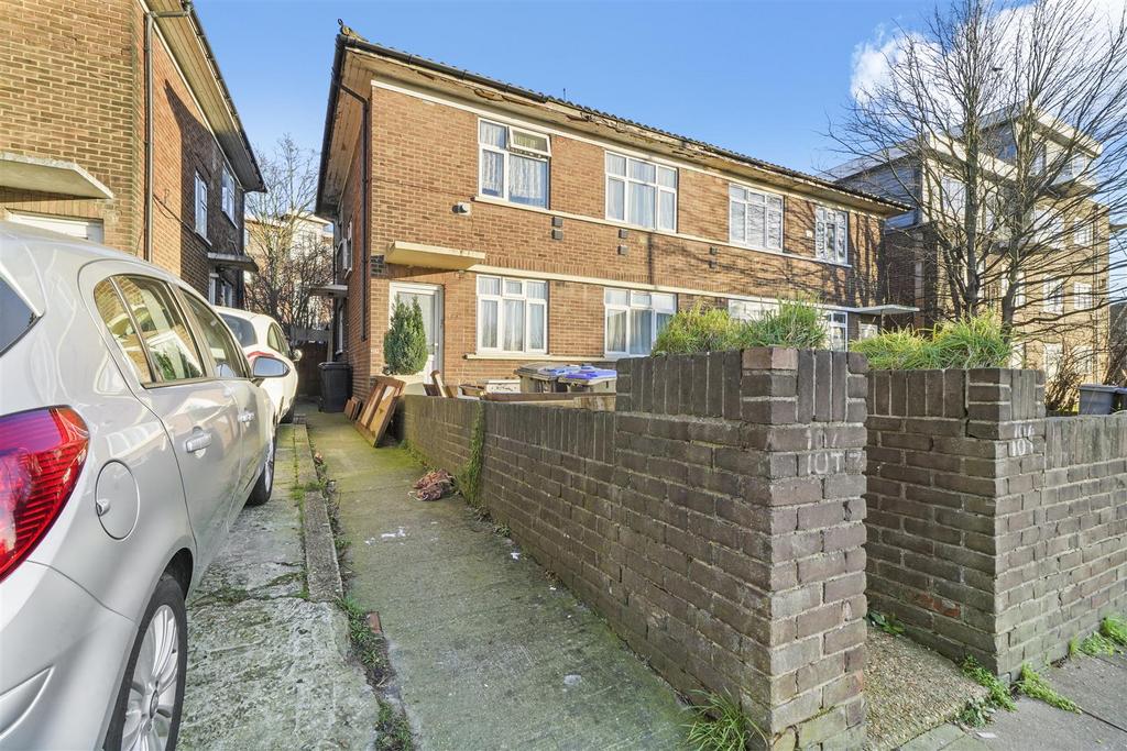Neasden Lane, Neasden 2 bed maisonette - £300,000