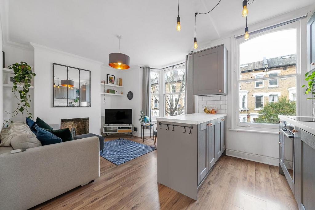 Kellett Road, SW2 2 bed flat - £525,000