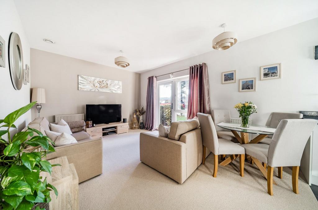 Magnolia House, Spelthorne Grove, Sunbury-on-Thames, TW16 2 bed ...