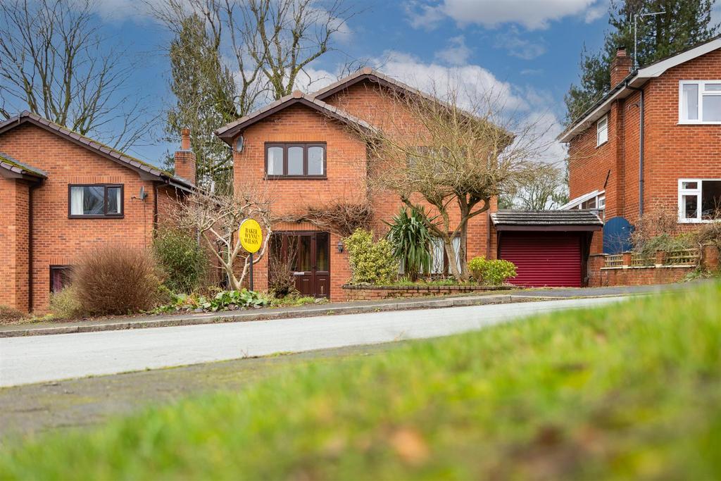 Windmill Drive, Audlem, Crewe 4 bed detached house - £360,000