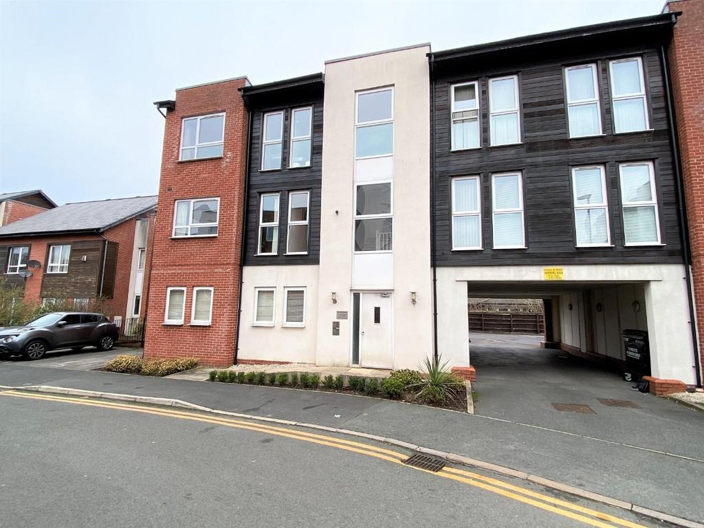 Georgia Avenue, West Didsbury... 2 bed flat - £1,300 pcm (£300 pw)