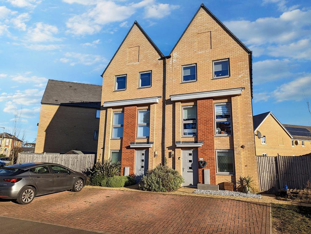 Ribbans Park Road, Ipswich IP3 3 bed semi-detached house for sale - £ ...