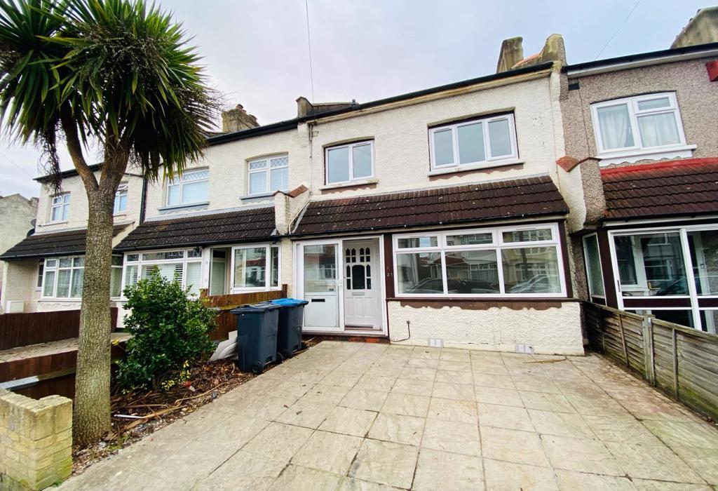 Blackhorse Lane, Croydon, Surrey 3 bed terraced house - £2,250 pcm (£ ...
