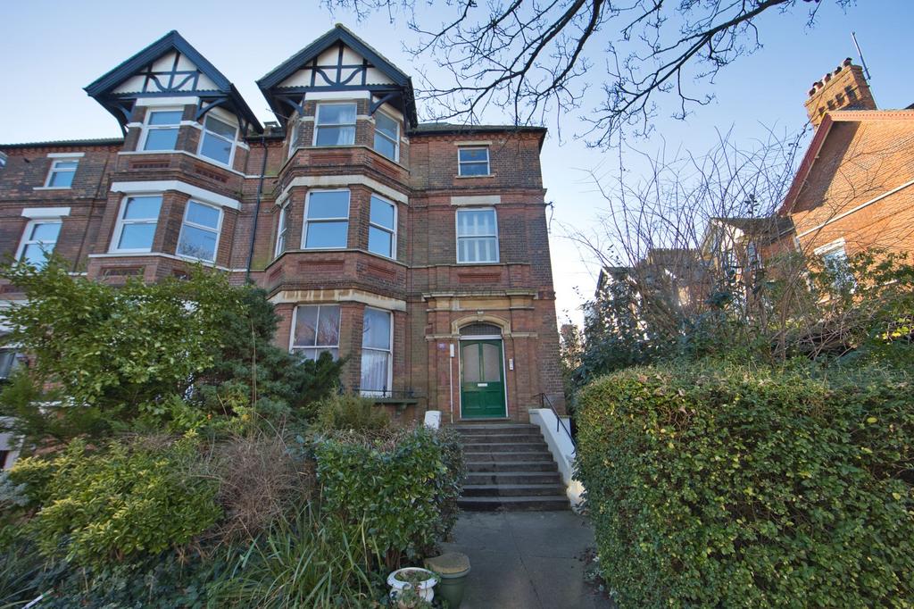 Bouverie Road West, Folkestone, CT20 2 bed flat - £230,000