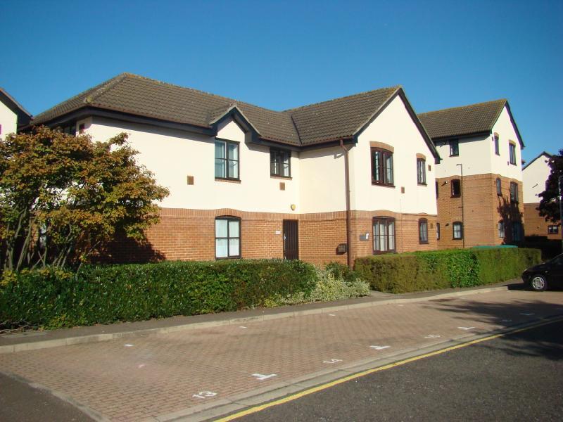 David Close, Harlington, Middlesex, UB3 Studio - £1,000 pcm (£231 pw)