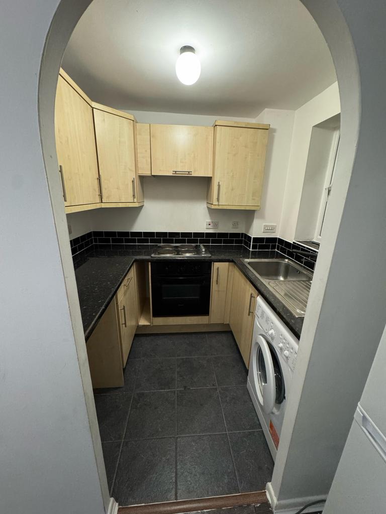 Burket Close Hounslow UB2 5NT 1 bed flat - £1,350 pcm (£312 pw)