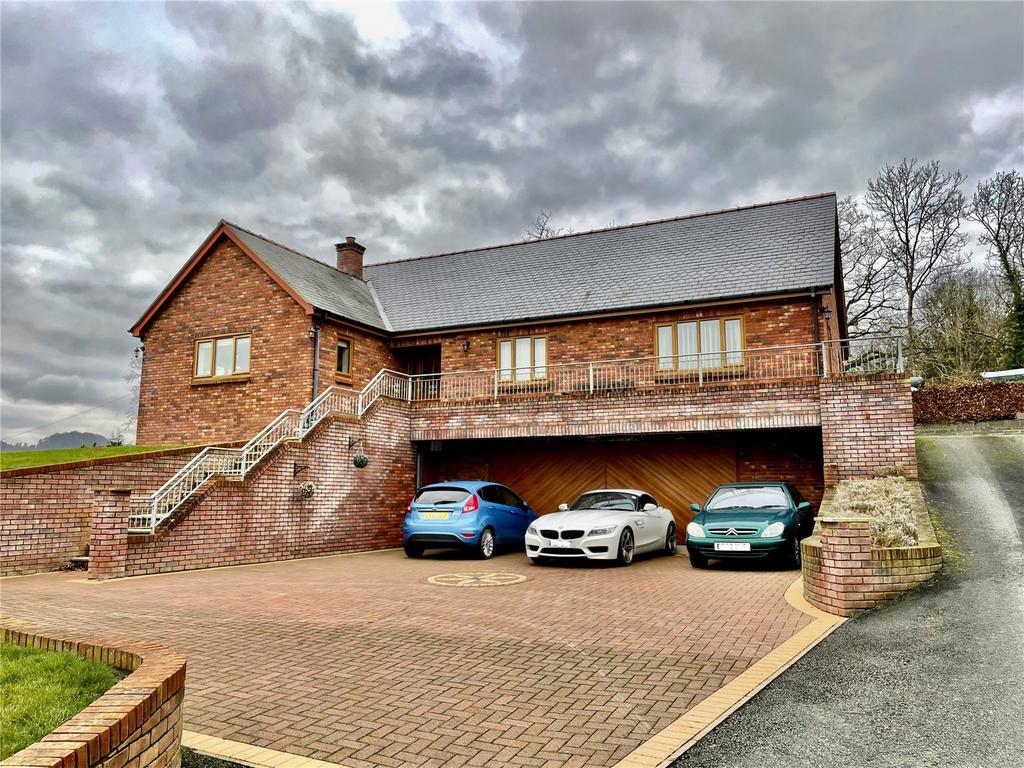 Abermule, Montgomery, Powys, SY15 3 bed bungalow - £850 pcm (£196 pw)