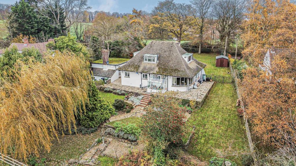 Old Road, Wheatley, OX33 4 bed chalet for sale - £1,350,000