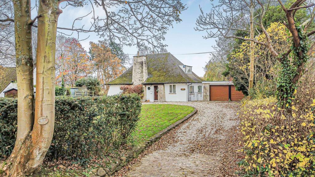 Old Road, Wheatley, OX33 4 bed chalet - £1,350,000