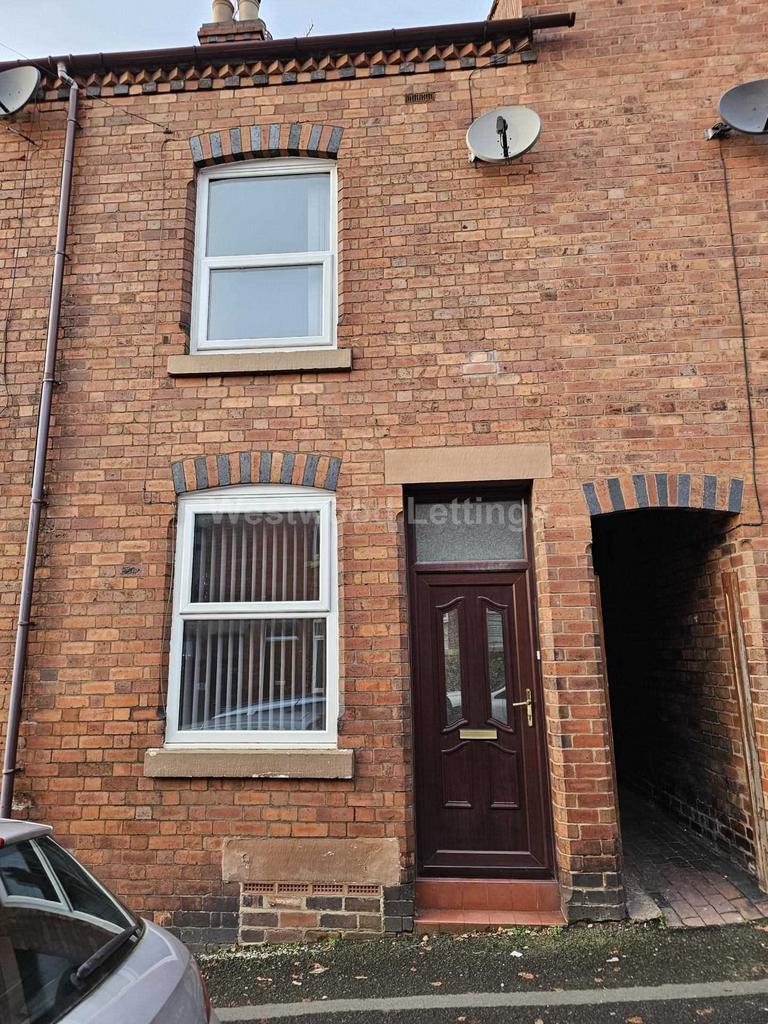 John Street, Leek 3 bed terraced house - £745 pcm (£172 pw)