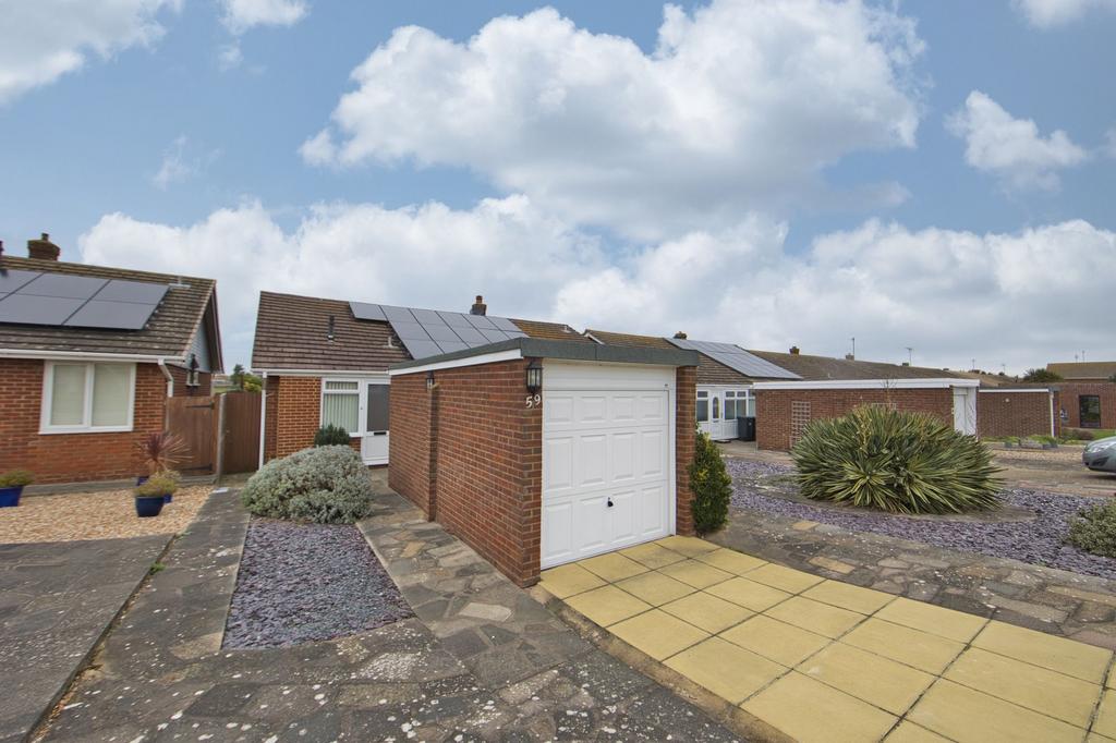 Princess Margaret Avenue, Margate, CT9 3 bed detached bungalow - £425,000