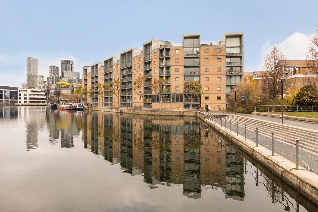 City Harbour, Selsdon Way, London E14 2 bed apartment - £2,400 pcm (£ ...