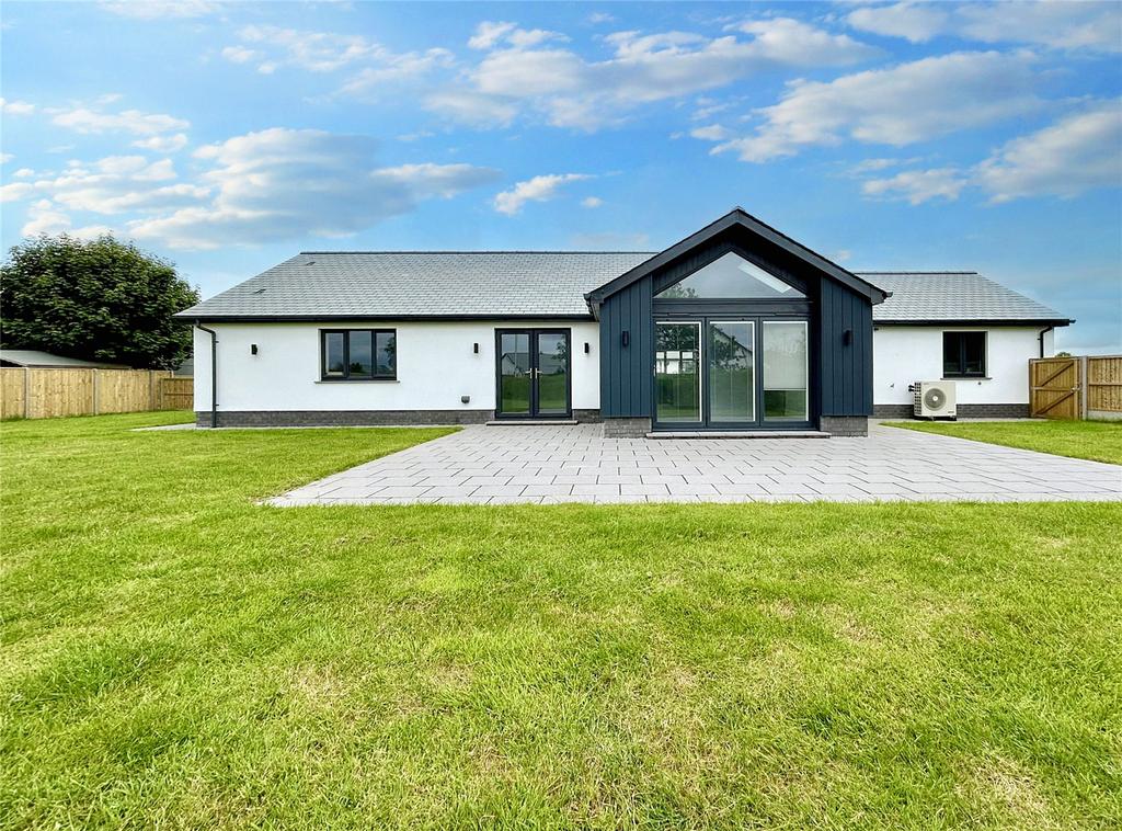 1 Chapel Close, Stibb Cross... 3 bed bungalow for sale - £550,000
