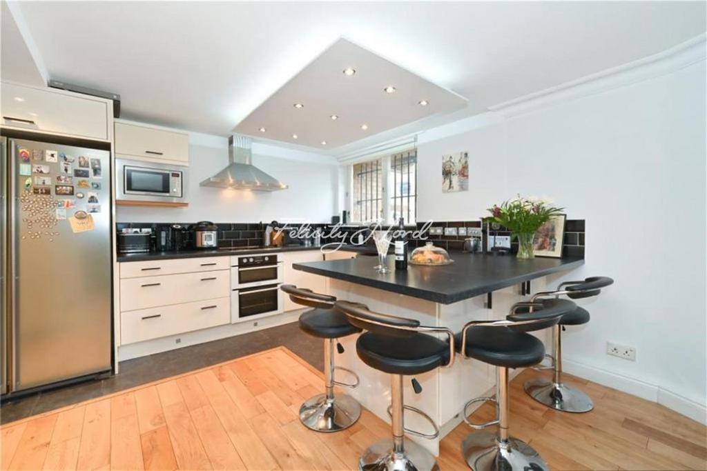 Burr Close, E1W 2 bed maisonette to rent - £2,578 pcm (£595 pw)