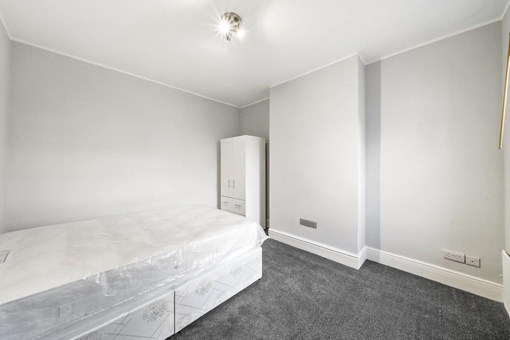 Reginald Street, Luton 1 bed in a house share - £550 pcm (£127 pw)