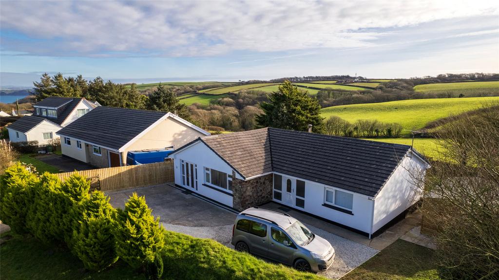 Higher Clovelly, Bideford, Devon, EX39 3 bed bungalow for sale - £480,000