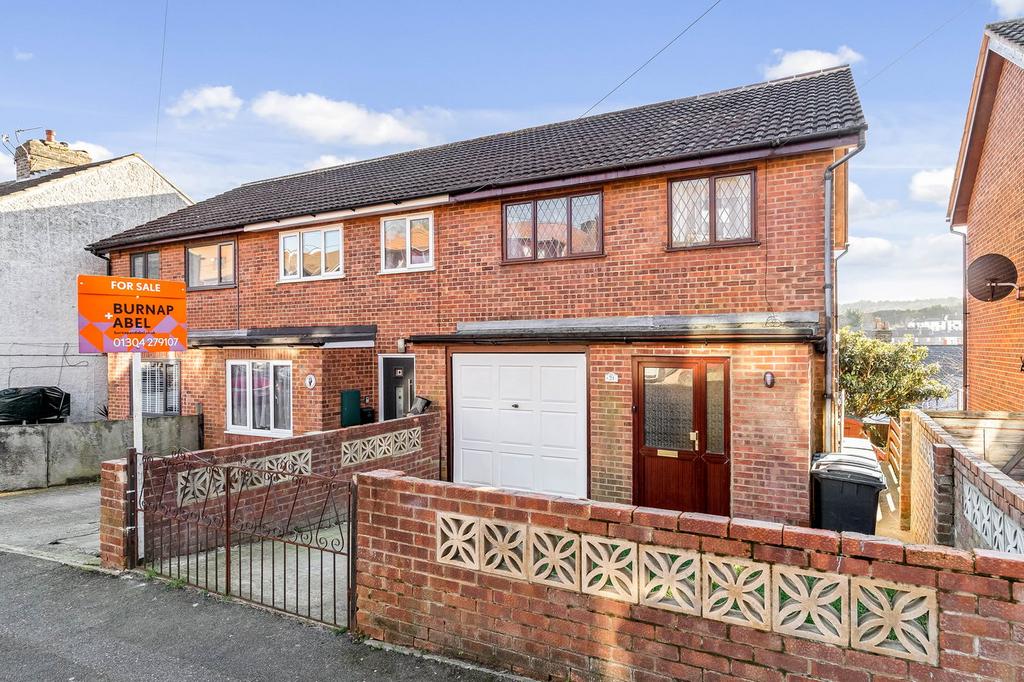 Edred Road, Dover, CT17 4 bed end of terrace house - £240,000