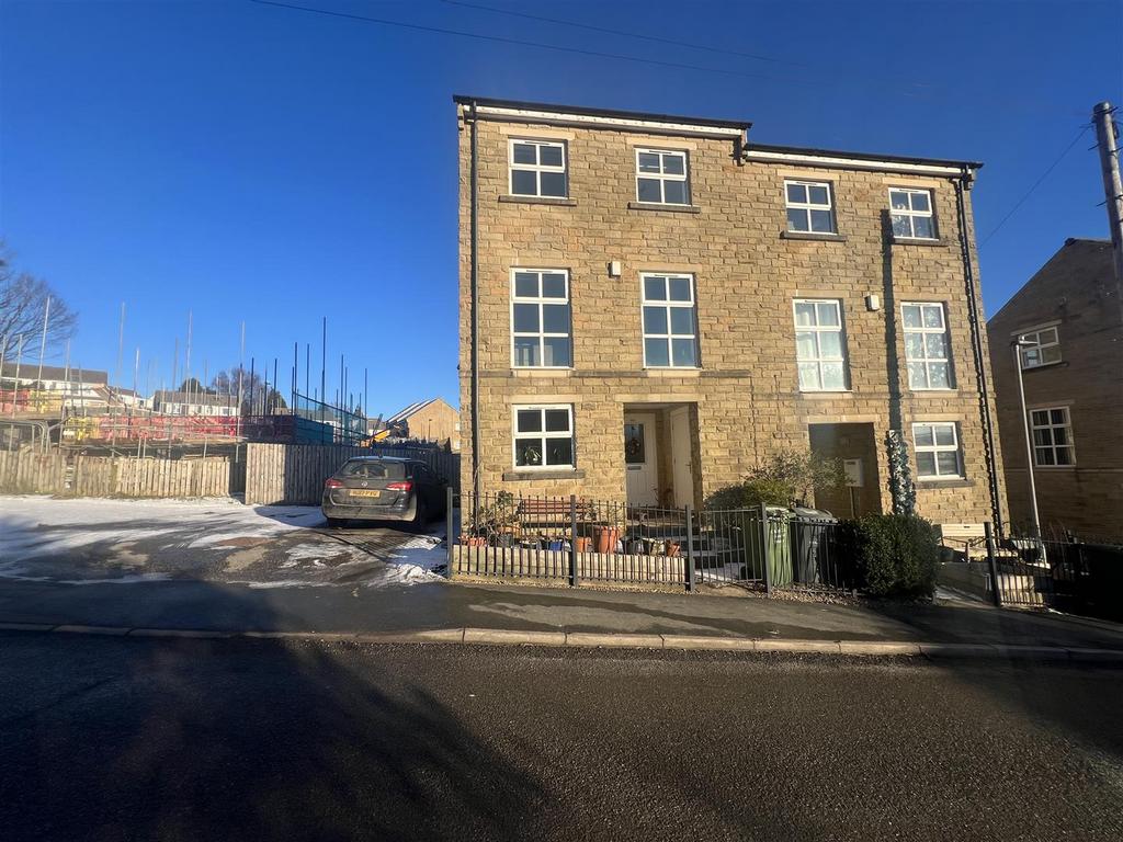 James Street, Thornton BD13 5 bed townhouse - £225,000