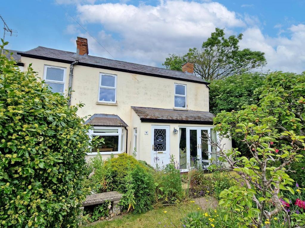 Stable Road, Bicester 2 bed end of terrace house - £399,999