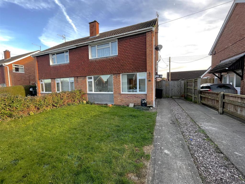 Johnstone Road Newent Gl18 3 Bed Semi Detached House For Sale £249 950