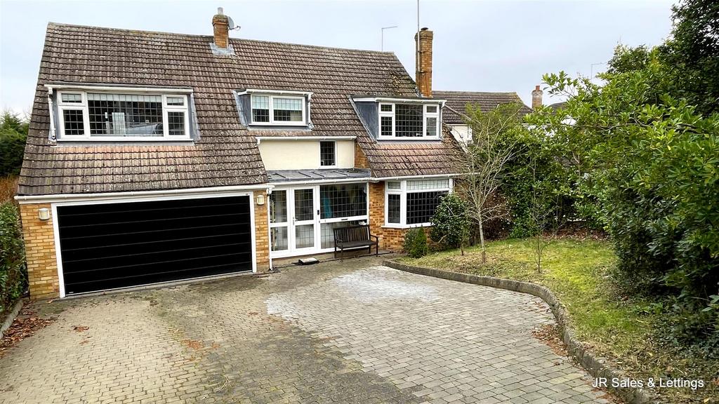 Farm Close, Cuffley 5 bed detached house - £949,950