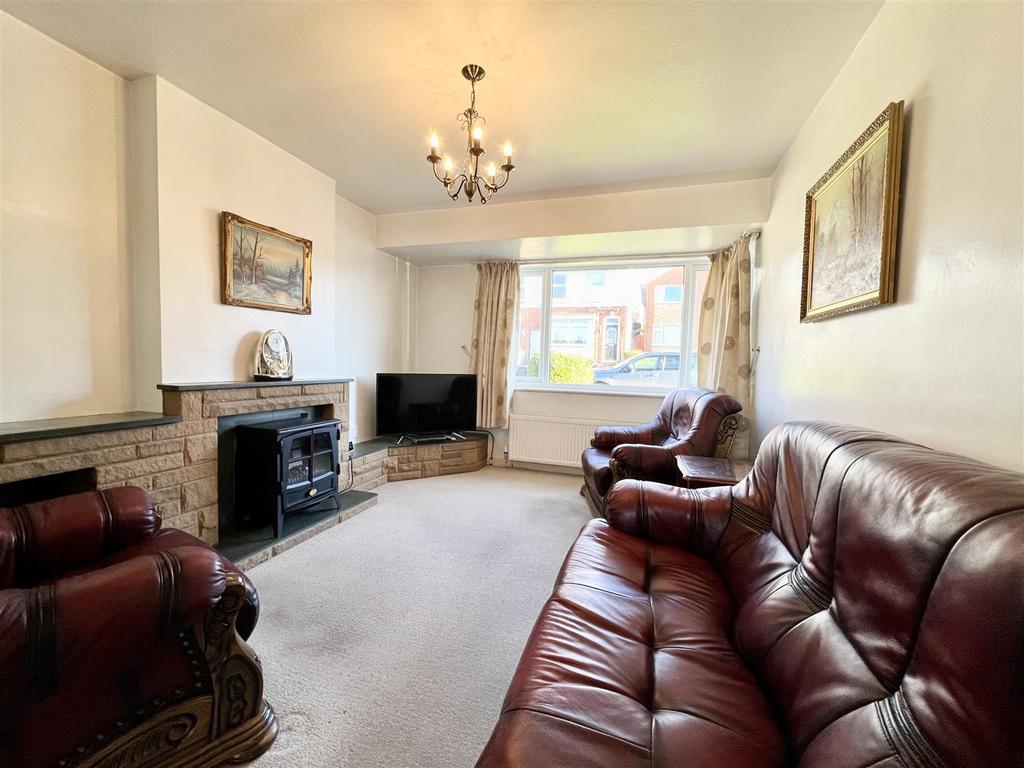 Cobham Road Halesowen 3 Bed Semi Detached House For Sale £250 000