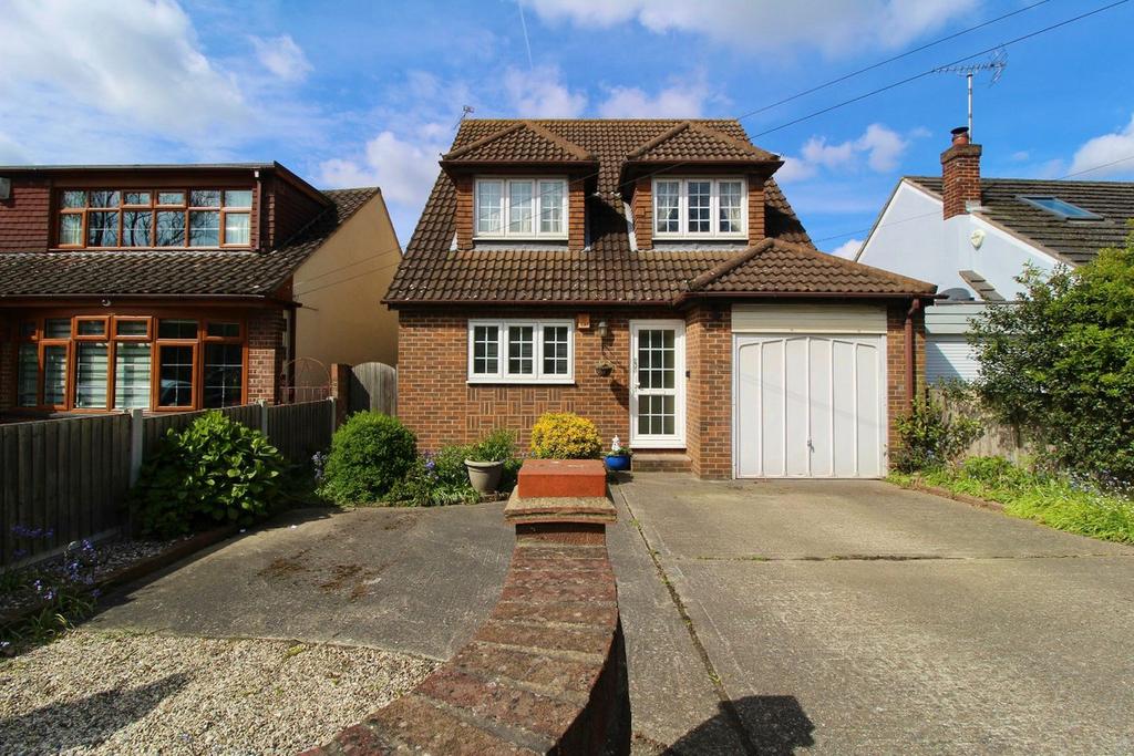 Rayleigh Road, Benfleet, SS7 4 bed detached house - £425,000