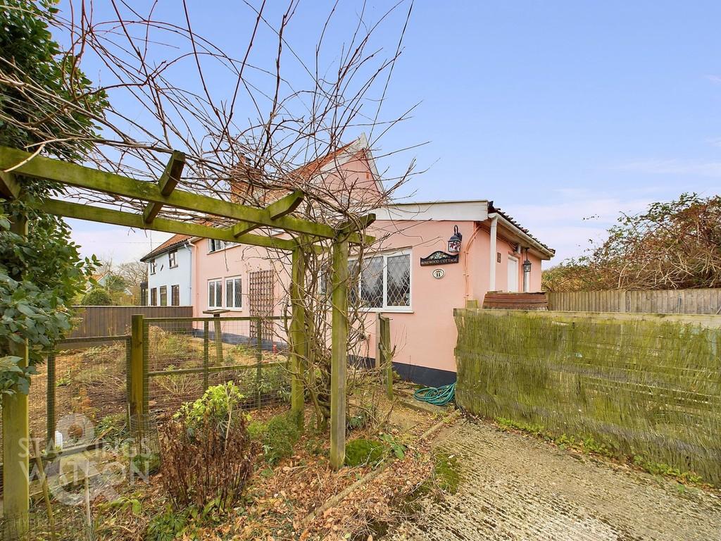 Roydon Fen, Roydon, Diss 2 bed semi-detached house for sale - £295,000