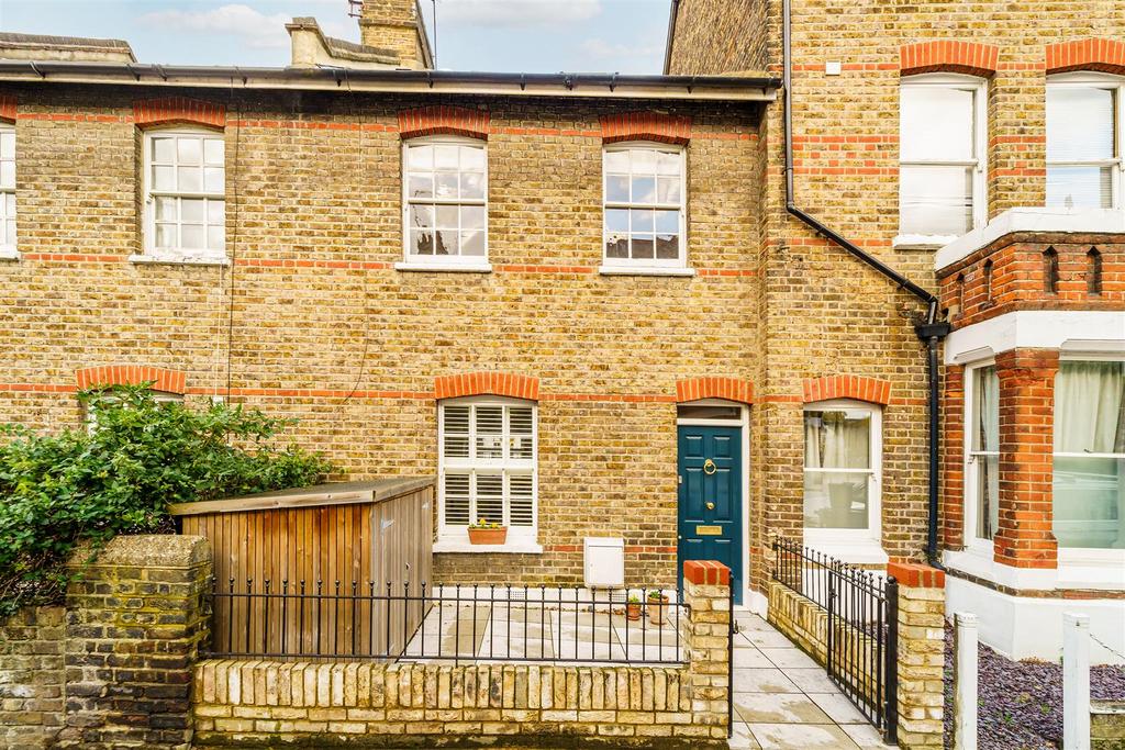 St. Matthews Road, Ealing, W5 3 bed cottage - £875,000