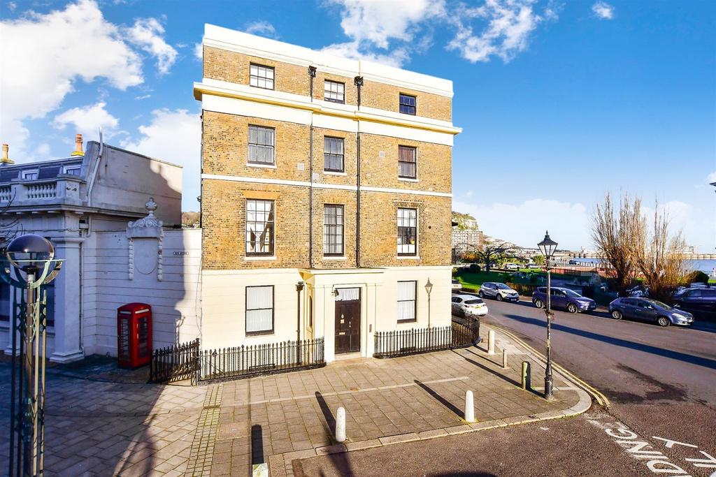 Camden Crescent, Dover, Kent 2 bed apartment - £190,000