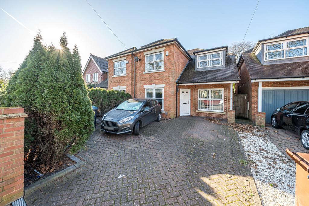 Burleigh Road, Addlestone, KT15 4 bed semi-detached house - £725,000