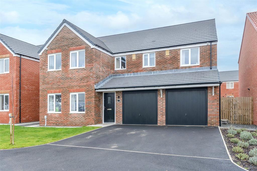 Cormorant Place, Amble, NE65 5 bed detached house - £439,950