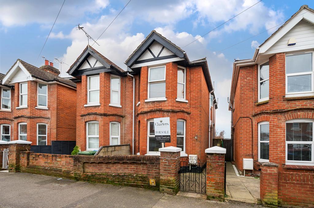Whitelaw Road, Freemantle... 3 bed semi-detached house - £310,000