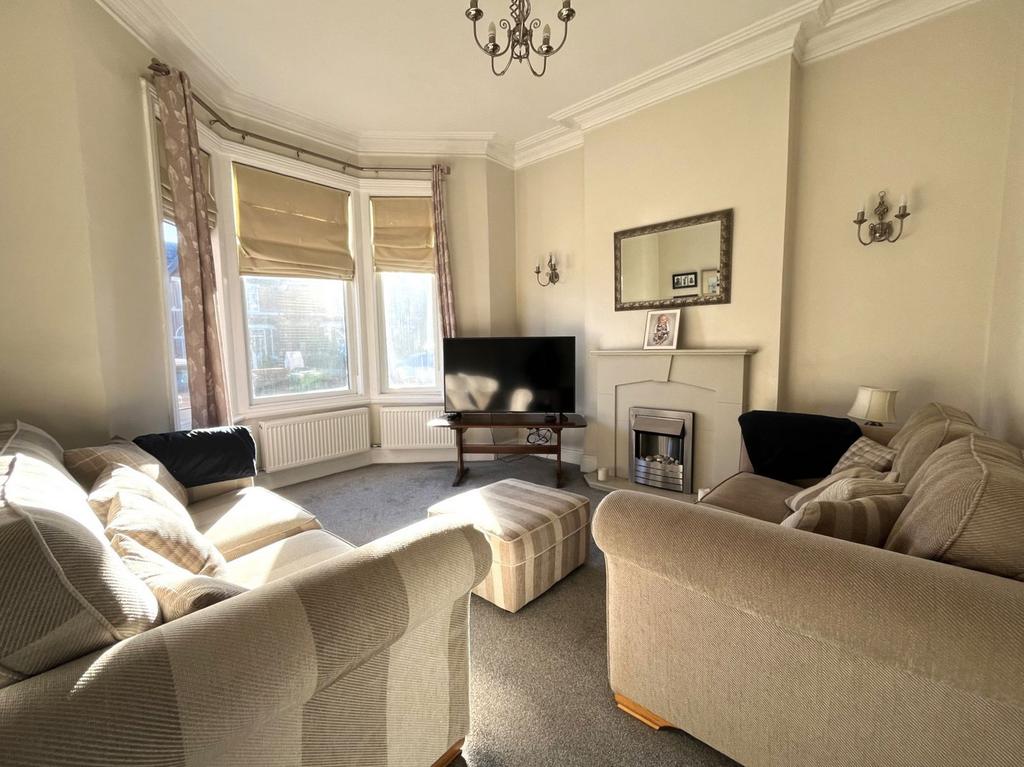 Tithebarn Road, Southport, PR8 6AG 2 bed semi-detached house - £210,000