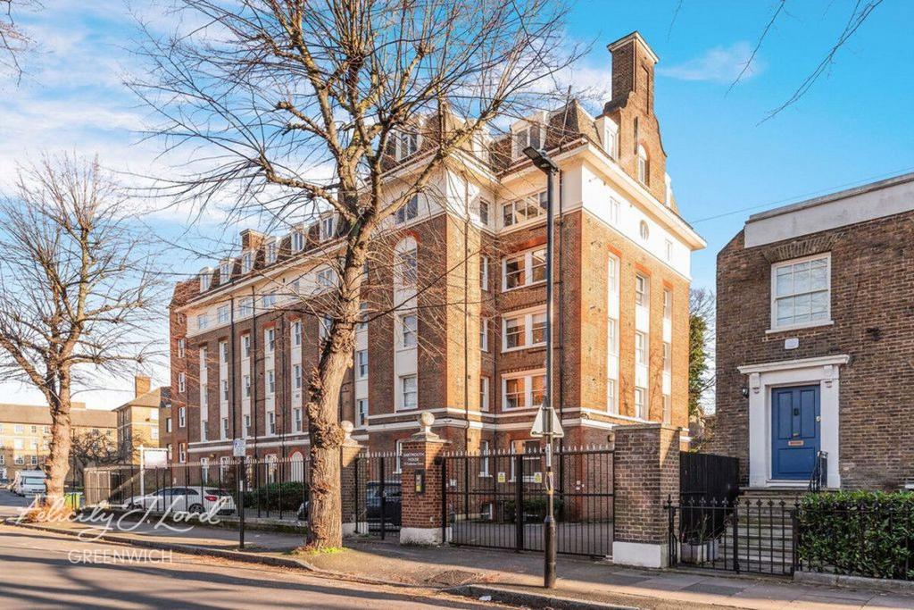 Catherine Grove, London, SE10 8BG 2 bed flat for sale - £450,000