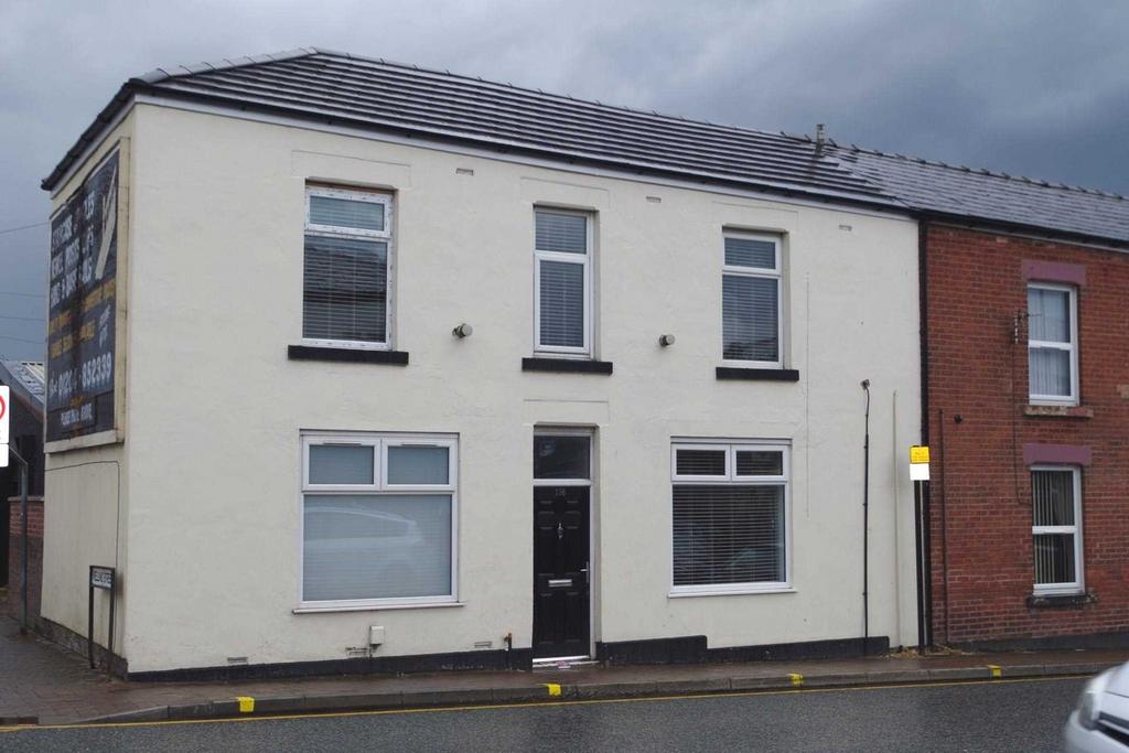 Tonge Moor Road, Bolton 1 bed flat - £625 pcm (£144 pw)