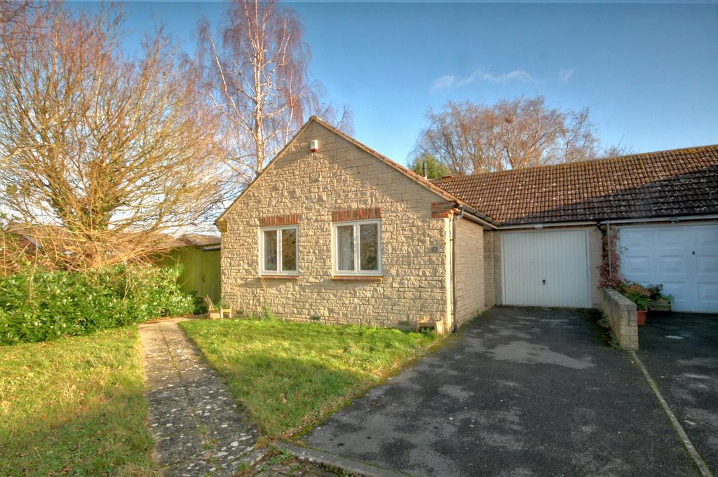 Kelham Hall Drive, Wheatley, OX33 2 bed bungalow - £375,000