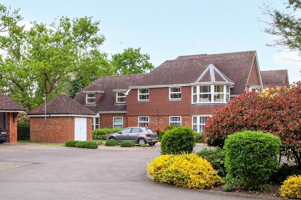 School Road, Reading RG10 1 bed apartment - £1,100 pcm (£254 pw)
