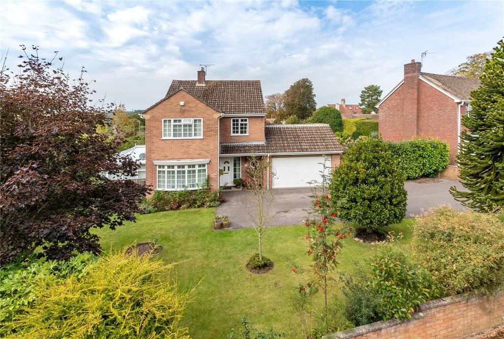 Chard, Somerset TA20 4 bed detached house - £500,000