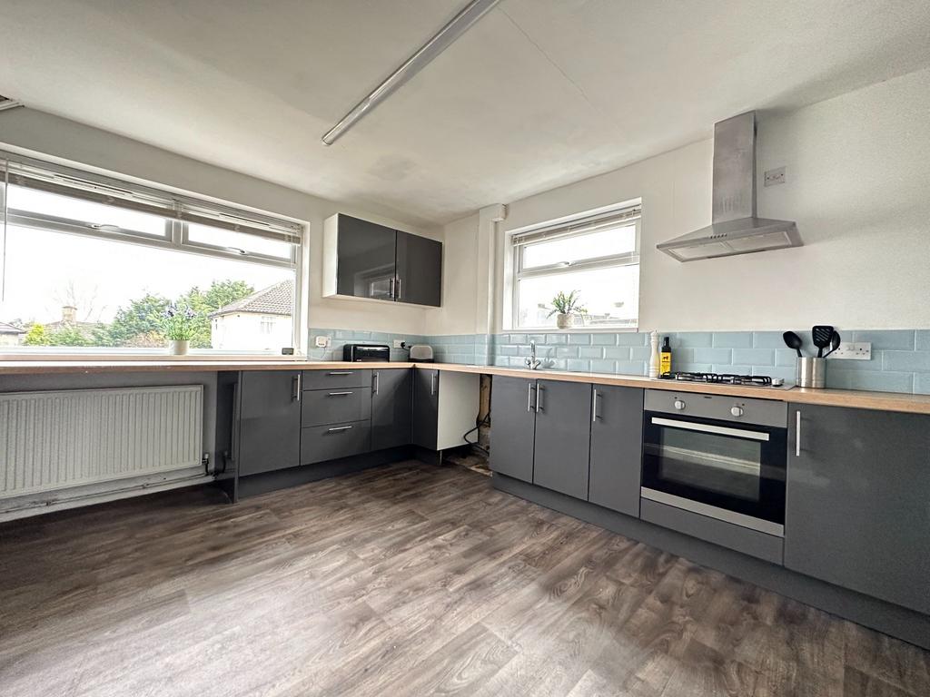 Sandfield Road, Five Lane Ends, BD10 8JD 3 bed semi-detached house for ...