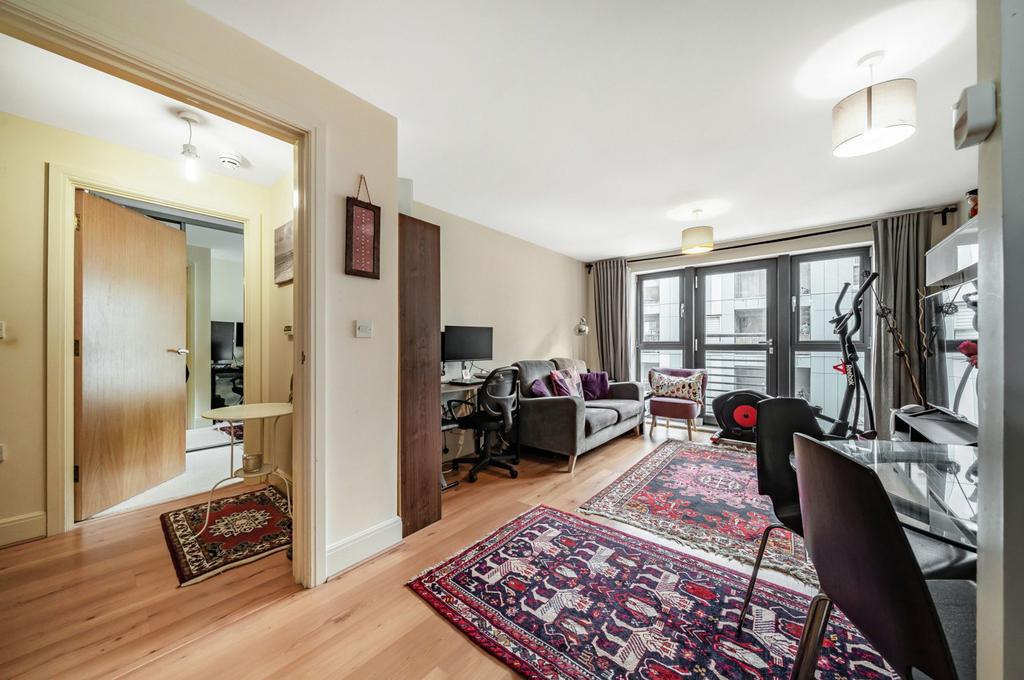 London SE16 1 bed flat - £450,000